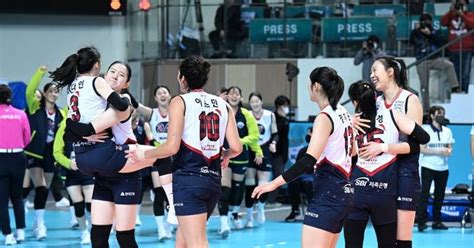 ‘야스민 31득점 현대건설 개막 13연승 질주gs 모마 41득점에도 3연패