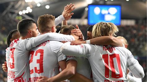 Champions League Bvb Spielt Remis Rb Leipzig Siegt Klar Sternde