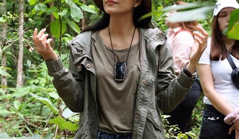 รวมรูปภาพของ เชอร์รี่ เข็มอัปสร กับแฟชั่นรักษ์โลก สวยด้วยผ้าที่เหลือ