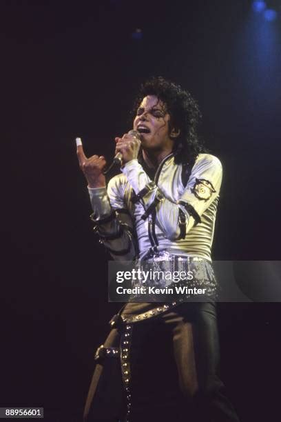 256 Michael Jackson 1989 Photos And High Res Pictures Getty Images