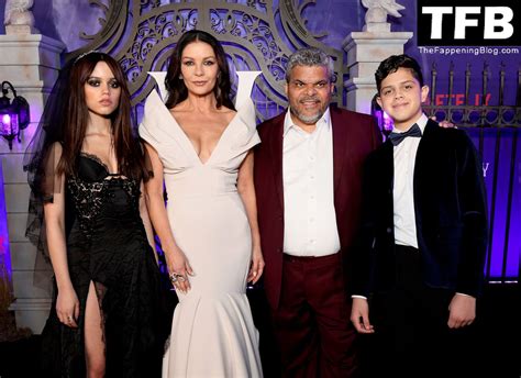 Jenna Ortega Looks Stunning At The World Premiere Of Netflixs Wednesday