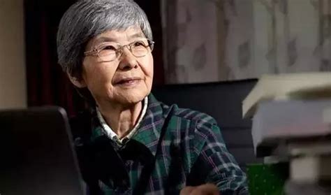 她是又一位可被称为 先生”的女子 季羡林称她 功德无量”，人们更愿意叫她 敦煌女儿”