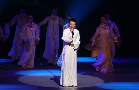 图文：李玉刚日本巡演 演唱新贵妃醉酒影音娱乐新浪网