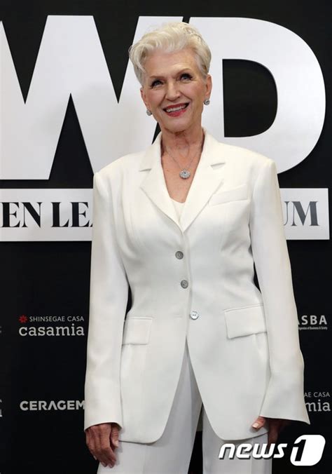 밝은 미소짓는 메이 머스크 네이트 뉴스