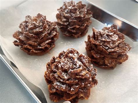 【おうちで手作りクリスマス】本物みたい！チョコパイとコーンフレークで「松ぼっくりケーキ」作ってみた♪ 『あたらしい日日』 こんな時代の