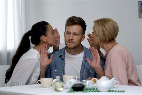 Crise De Couple Tensions Familiales Elle Empêche Sa Belle Mère De