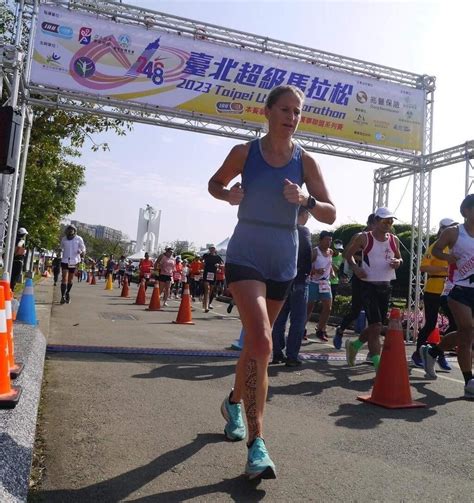 Running La Britannique Joasia Zakrzewski Bat Le Record Du Monde Des 48