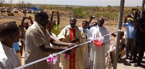 Uganda Inauguração do Centro de Formação Profissional salesiano no