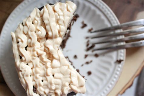 Surprise Cupcakes With Peanut Butter Frosting Thm S Low Carb Sugar