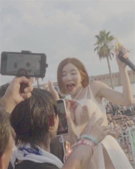 Dj Soda日本演出惨遭多名男子胸袭 网呛“穿太性感了” 酱娱乐 咖啡瑪麗 就酱young