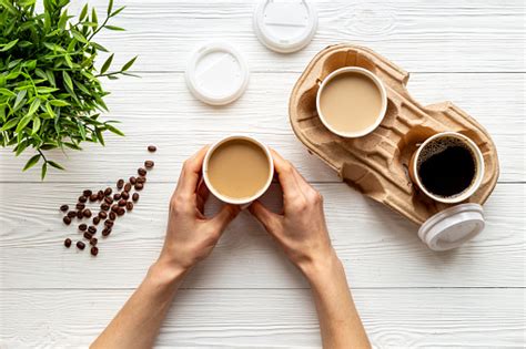 컵 홀더가 있는 종이컵에 들어갈 수 있는 다양한 종류의 커피 0명에 대한 스톡 사진 및 기타 이미지 0명 갈색 공란 Istock