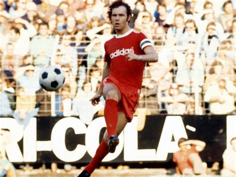 أفضل 22 لاعب كرة قدم في التاريخ 7iber حبر