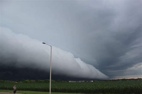Shelf Cloud Tornado The Difference Between Shelf Clouds And Wall