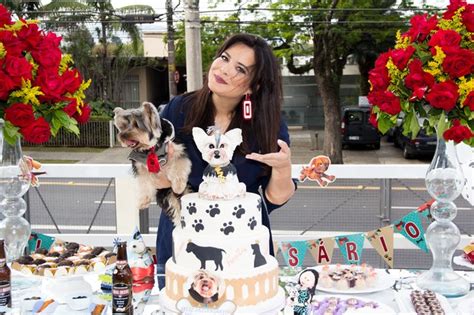 EGO Geisy Arruda Compra Roupa De Grife Para Seu Cachorro Usar No