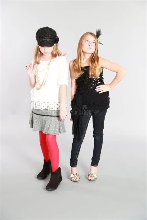 Dos Modelos De La Chica Joven Imagen De Archivo Imagen De Hermoso Hembra