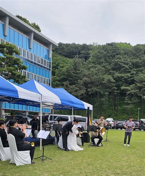 경기도 옛 청사 잔디마당 공공웨딩홀로 개방첫 결혼식 진행