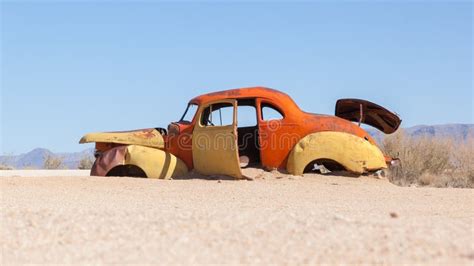 Coche Abandonado En El Desierto De Namib Foto De Archivo Imagen De