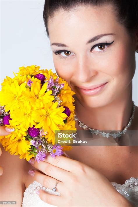 신부 인물사진 Studio에서 갈색 머리에 대한 스톡 사진 및 기타 이미지 갈색 머리 결혼식 귀여운 Istock