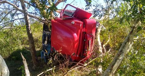 Varios heridos en Matanzas tras volcarse un camión en Autopista