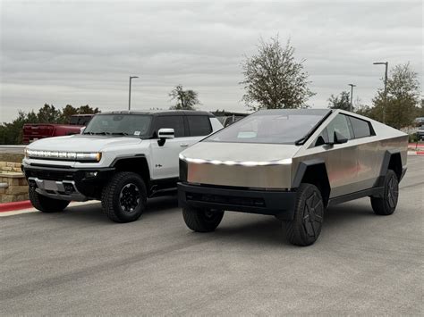 Tesla Cybertruck Vs Hummer EV Pickup Side By Side GMC HUMMER EV
