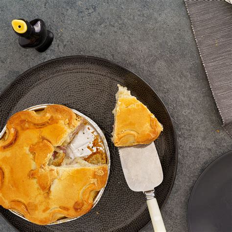 Large Chicken And Ham Pie Mounfield Butchers