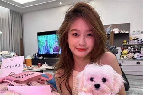 王思聪玩够了！和女友光速分手，女方搬出豪宅，晒和帅哥亲昵动态男子网络视频