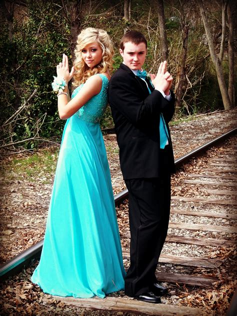 Cute Prom Poses Prom Pictures Dominique Danielle This Is So Cute
