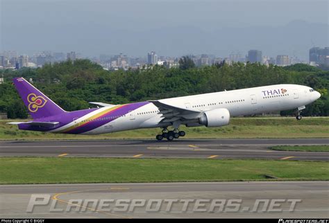 HS TKL Thai Airways International Boeing 777 3ALER Photo By BIGGY ID