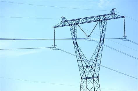 고전압 전기 폴 많은 절충 주의 라인의 전체 길이에 한 설정 강철에 대한 스톡 사진 및 기타 이미지 강철 겨울 계절 Istock