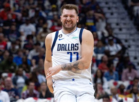 Mavericks Luka Doncic Exits Early With Thigh Injury