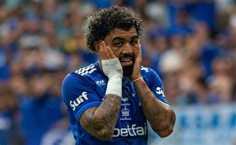 Gabigol Ex Flamengo Causa No Cruzeiro Com Expulsão Em Clássico