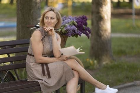 Що треба носити жінкам за 50 щоб мати ефектний і розкішний вигляд поради стилістів Читайте на