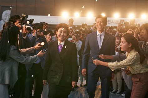 爆笑來襲《政客誠實中2》羅美蘭競選市長失利，再扮嘴砲政客捲土重來！尹斗俊and朴真珠加盟演出 少女心文室 News Room