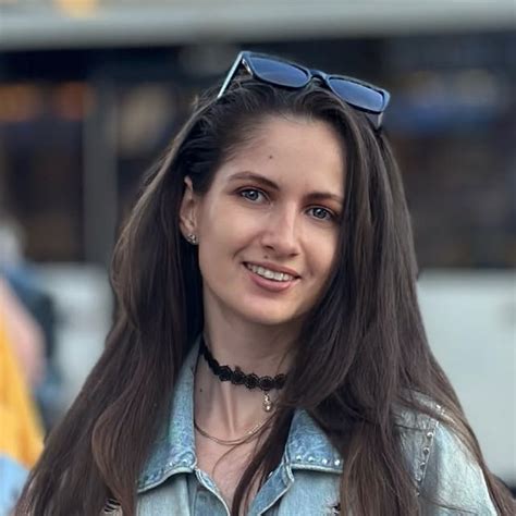 Darya Polly Threads Say More