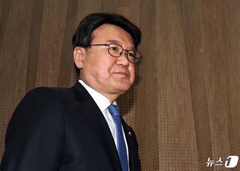 조국혁신당 신임 원내대표로 선출된 황운하 의원 뉴스1