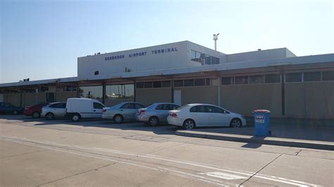 File Essendon Airport Terminal Building  Wikimedia Commons