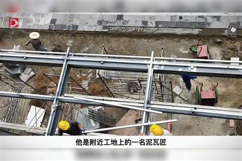 右腿手术，医生拿左腿开刀，院长称大意了，患者：这也能买一送一
