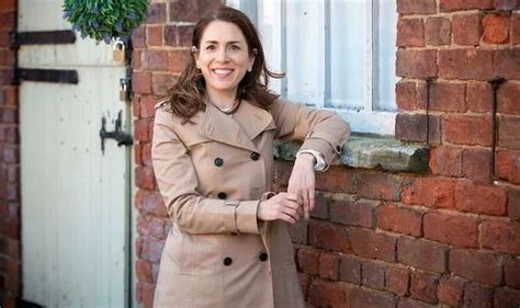 Bargain Hunts Stephanie Connells Home Life As She Shares Off Screen