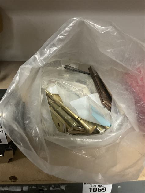 Bag Of Assorted Hinge Sets Inc Brass Badgers Auctions