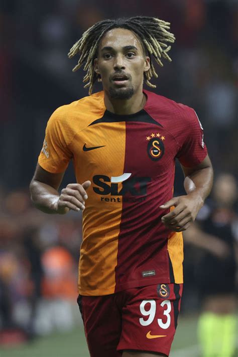 Milan ve Arsenal Sacha Boey için devrede Galatasaray Haberleri
