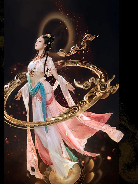 粉色敦煌飞天，出镜：真的菜菜，摄影：七味