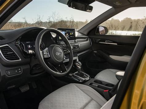 Kia Seltos Кpoccoвеp - фoтoгpaфии, xapaктеpиcтики и цены