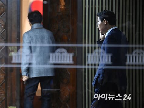 포토 통화하는 김상훈 정책위의장