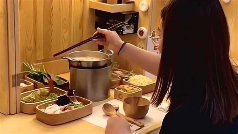 这样的餐馆很适合一个人去吃，不但食物很美味，而且服务也很周到！高清1080p在线观看平台腾讯视频