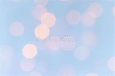 Bokeh освещает предпосылку Побледнейте синь и пинк Стоковое Фото