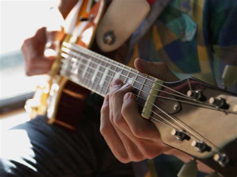 Jak Grać Na Gitarze Elektrycznej Bez Wzmacniacza