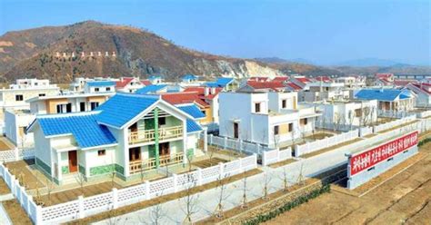 곡물 포대더미 쌓인 北 항구 제재에도 中과 교역 폭증