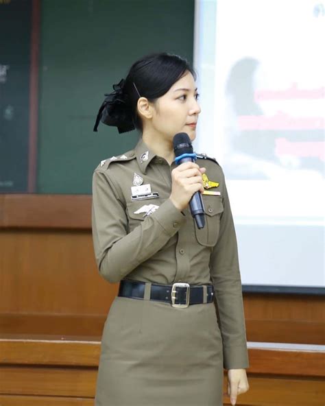 ทำความรู้จัก ผู้กองแพรว หลานสาว พล ต ท เรวัช สวยและเก่งครบเครื่อง