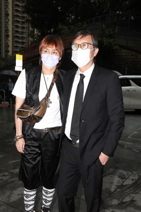 香港導演羅文出殯，羅家英吳思遠等八人扶靈，鄭則仕夫婦現身致哀 每日頭條
