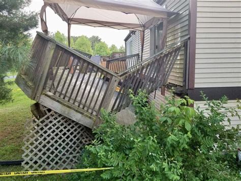 Deck Collapse In Germantown Md Injures At Least 2 Adults Wtop News